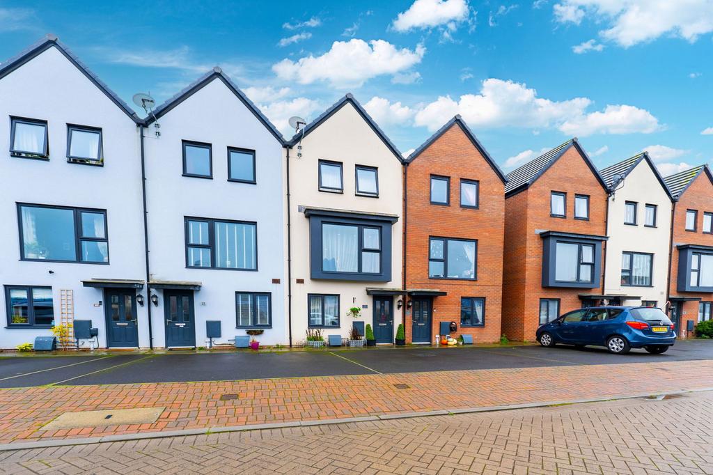 Lon Y Rheilffordd, Barry, CF62 5BP 4 bed terraced house for sale - £365,000