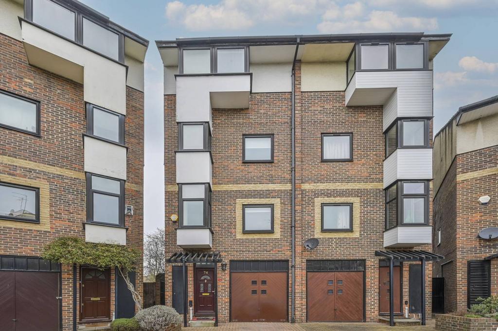 Barnfield Place, Isle Of Dogs... 5 bed house - £5,092 pcm (£1,175 pw)