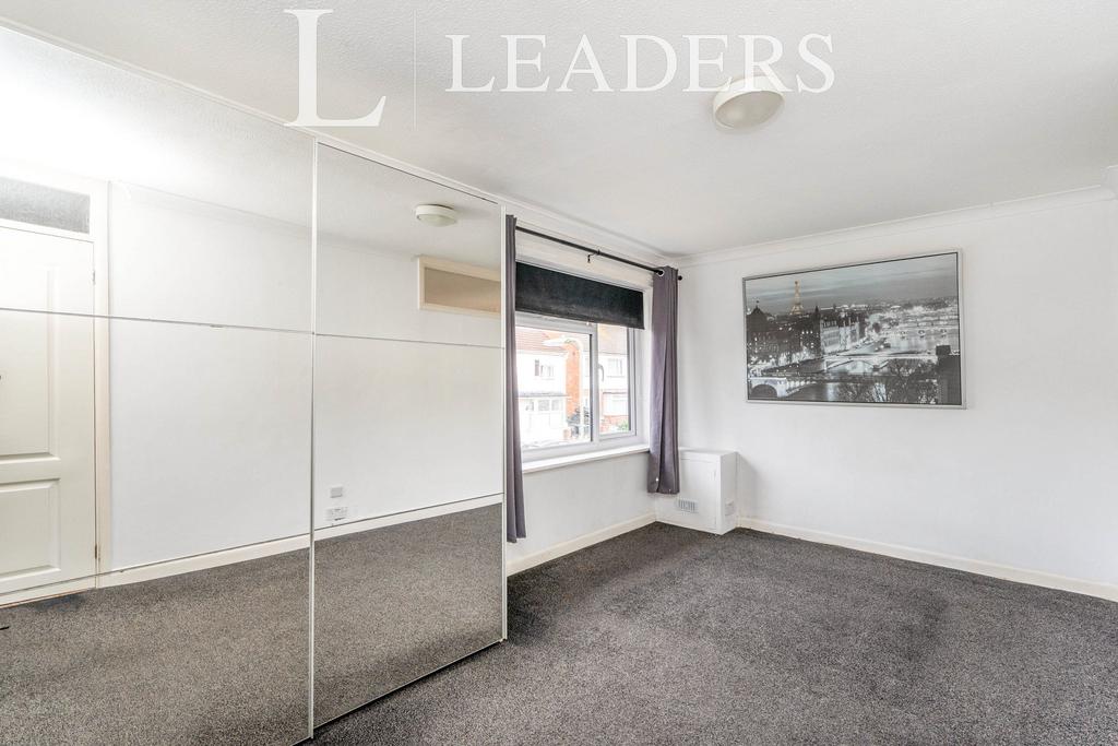 Parham Road 1 bed flat - £875 pcm (£202 pw)
