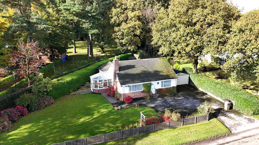 Pinewood Road, Market Drayton TF9 2 bed detached bungalow for sale - £ ...