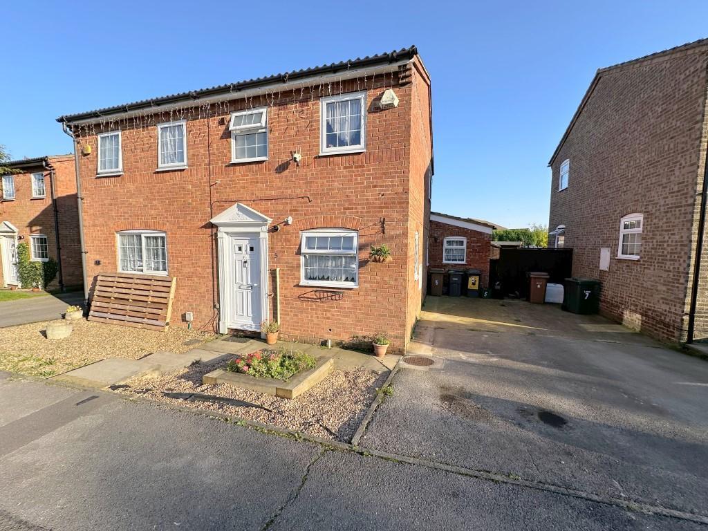 Chelsworth Close, Wigmore, Luton, LU2... 3 bed semi-detached house - £ ...