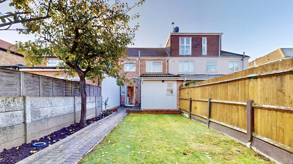Hicks Avenue, Greenford, UB6 3 bed terraced house - £550,000