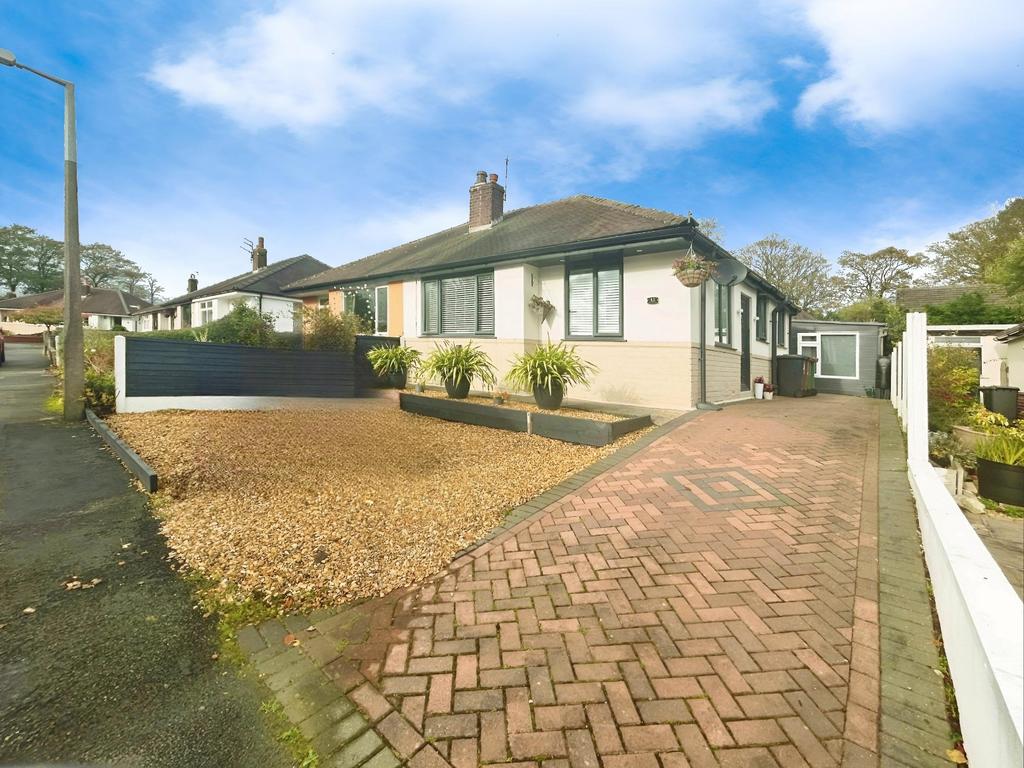 Ashton Close, Preston PR2 2 bed bungalow - £800 pcm (£185 pw)
