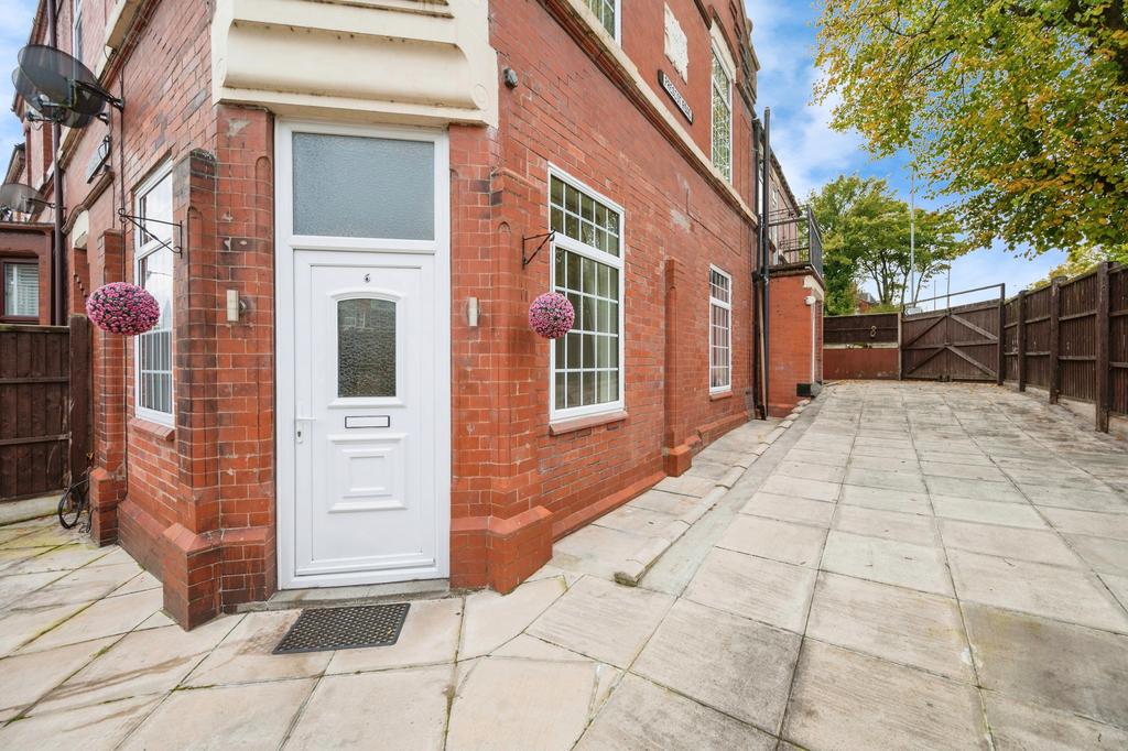 Lugsmore Lane, Merseyside WA10 2 bed apartment - £115,000