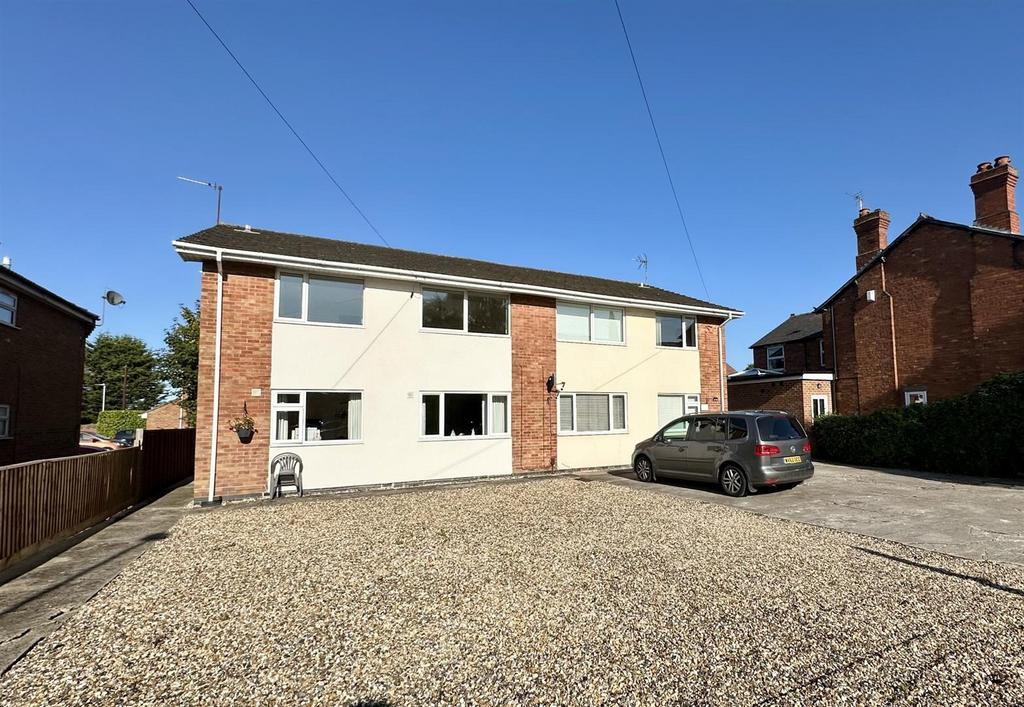 Church Road, Longlevens GL2 2 bed maisonette - £180,000