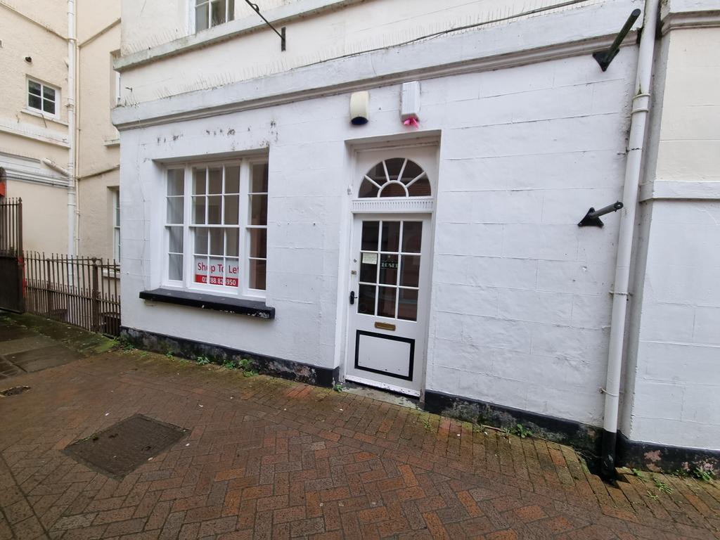 Priory Street, Monmouthshire NP25 Retail property (high street) - £500 ...