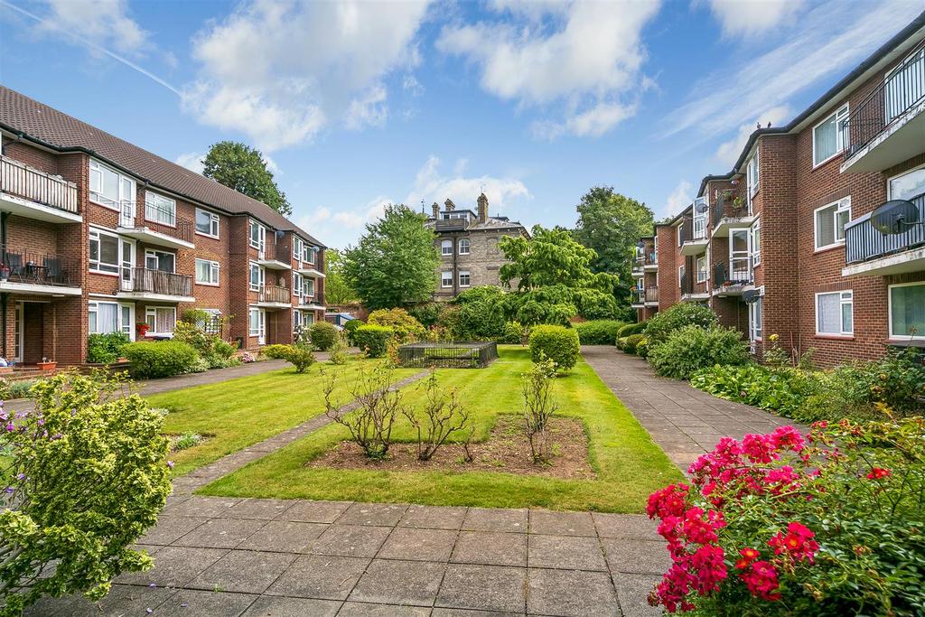 Parr Court, Feltham 3 bed apartment for sale - £315,000