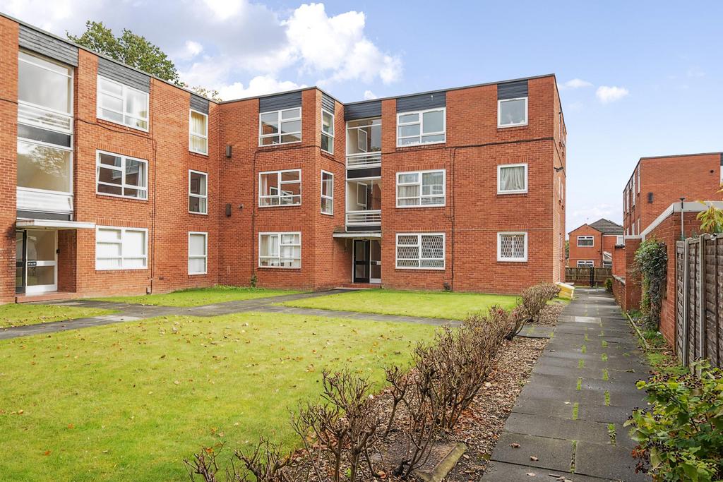 Montagu Court, Leeds LS8 2 bed flat for sale - £140,000