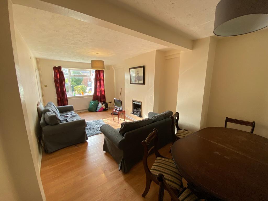 Cromwell Road, Winchester, SO22 4 bed semi-detached house - £1,800 pcm ...