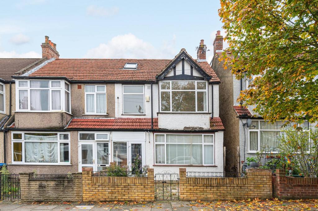 Avenue Road, Norbury, London, SW16 4 bed semi-detached house for sale ...