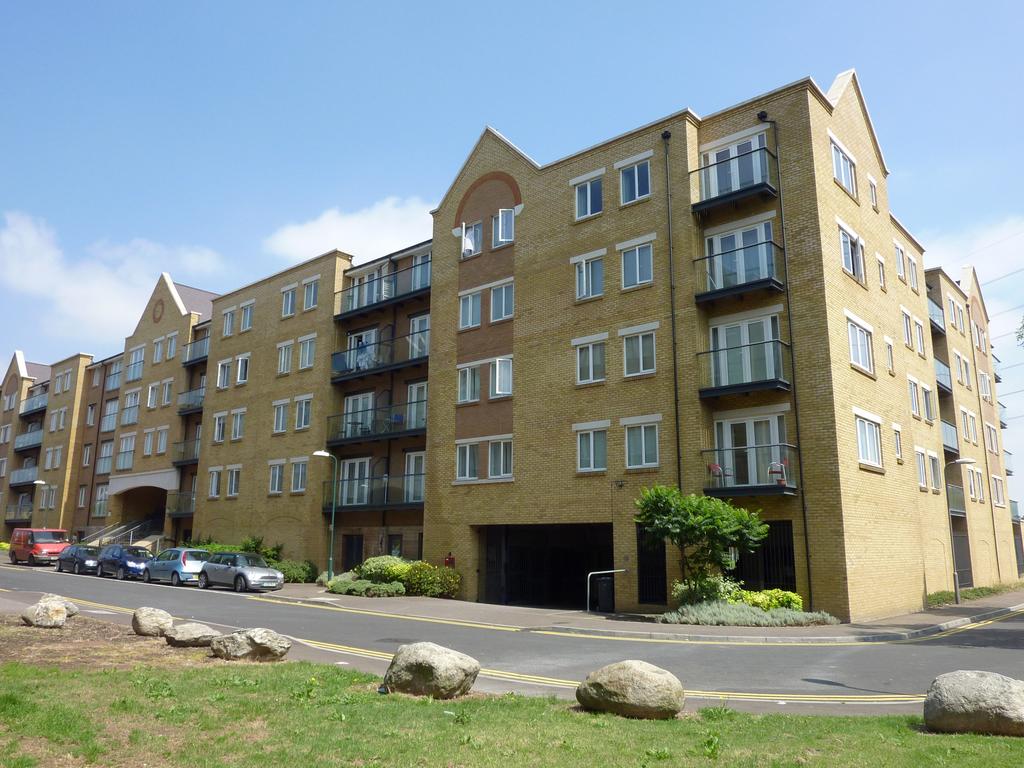 Phoenix Court, Black Eagle Drive... 2 bed apartment - £1,325 pcm (£306 pw)