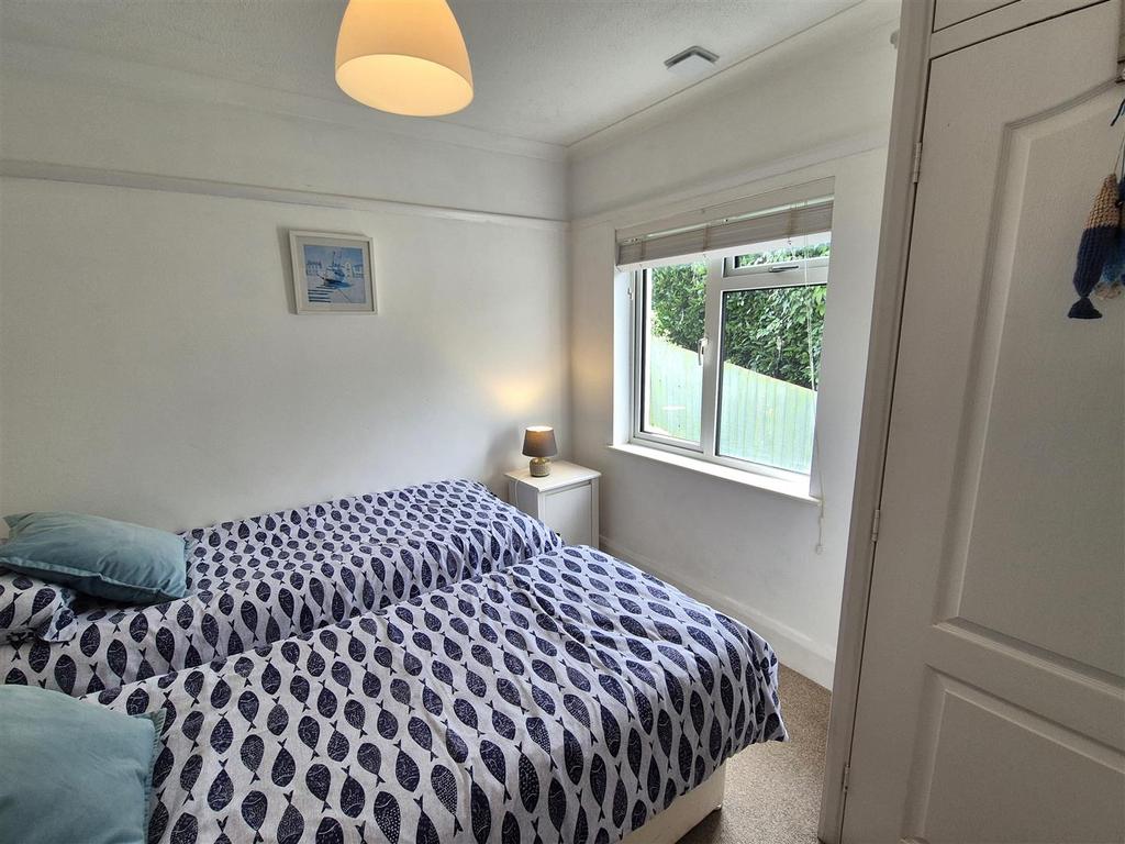 11 Battery Park, Polruan, Fowey 2 bed semi-detached bungalow for sale - £235,000