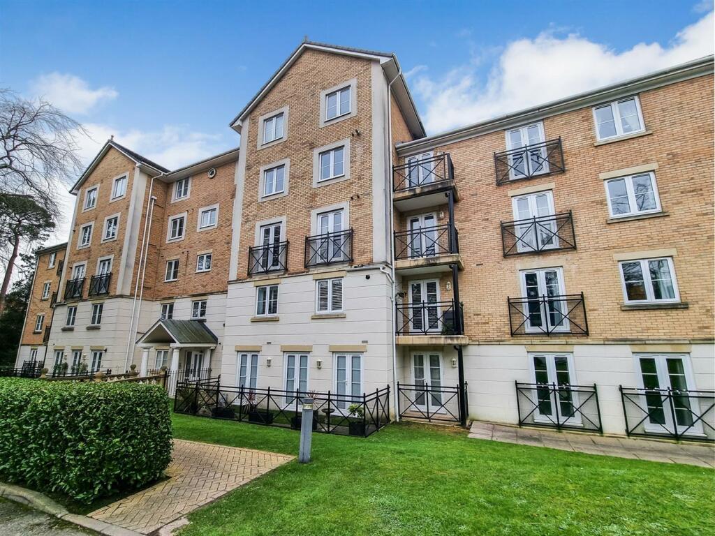 Knyveton Road, Bournemouth, BH1 2 bed flat - £230,000