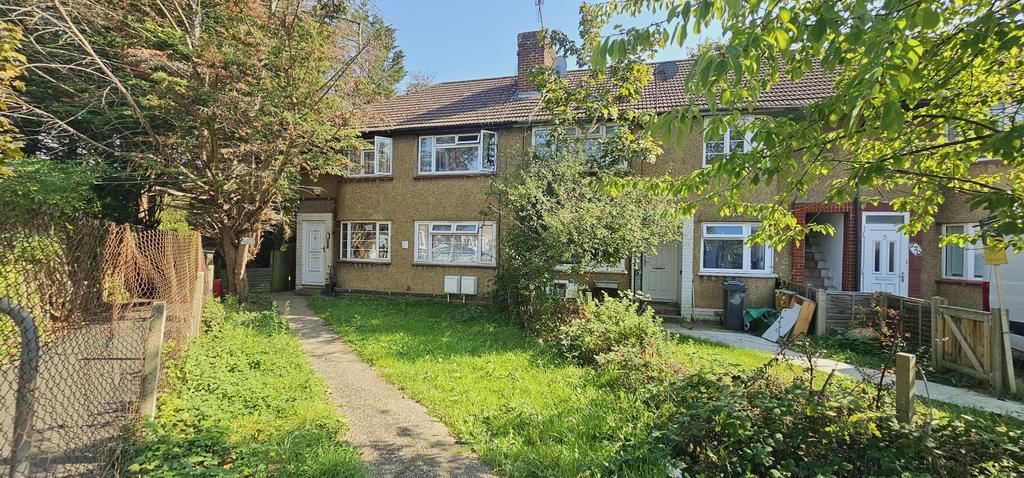 Berwick Avenue, Hayes, UB4 2 bed maisonette - £165,000