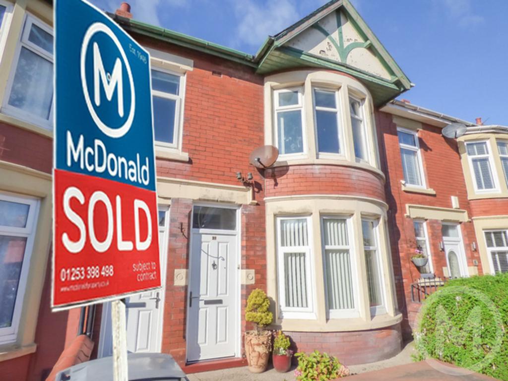 Cornwall Avenue, Blackpool, 2 bed block of apartments - £116,950