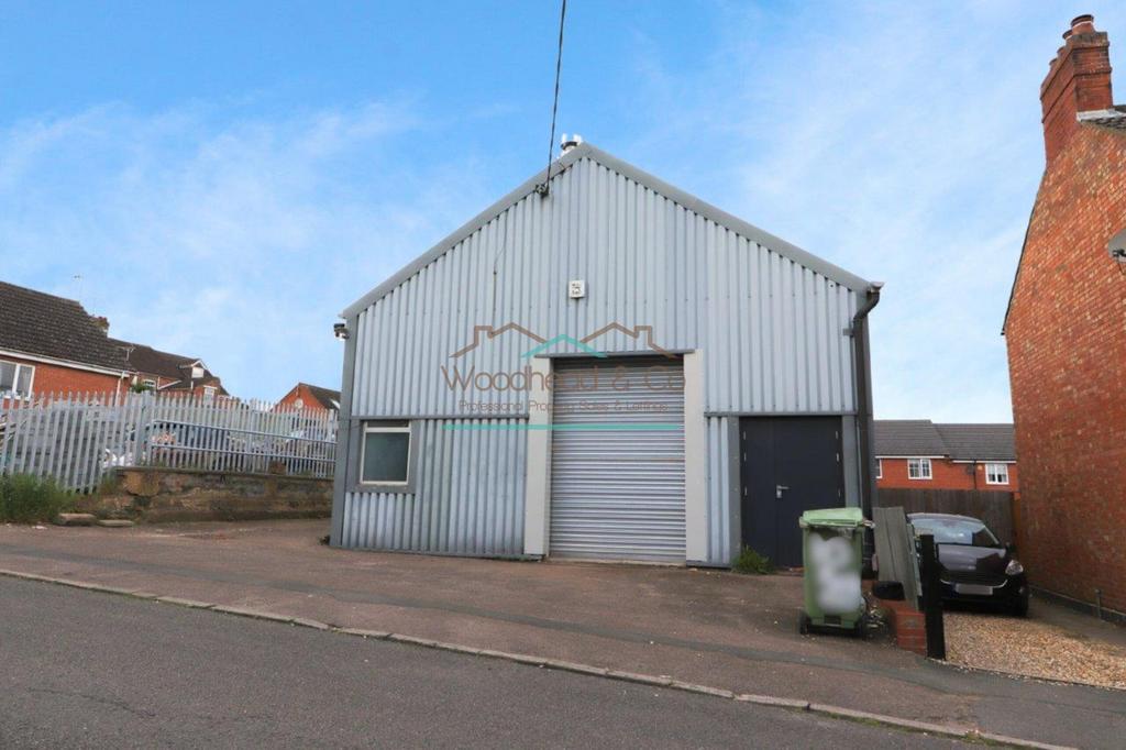 Park Road, Wellingborough, NN9 6JL Industrial unit - £1,800 pcm (£415 pw)