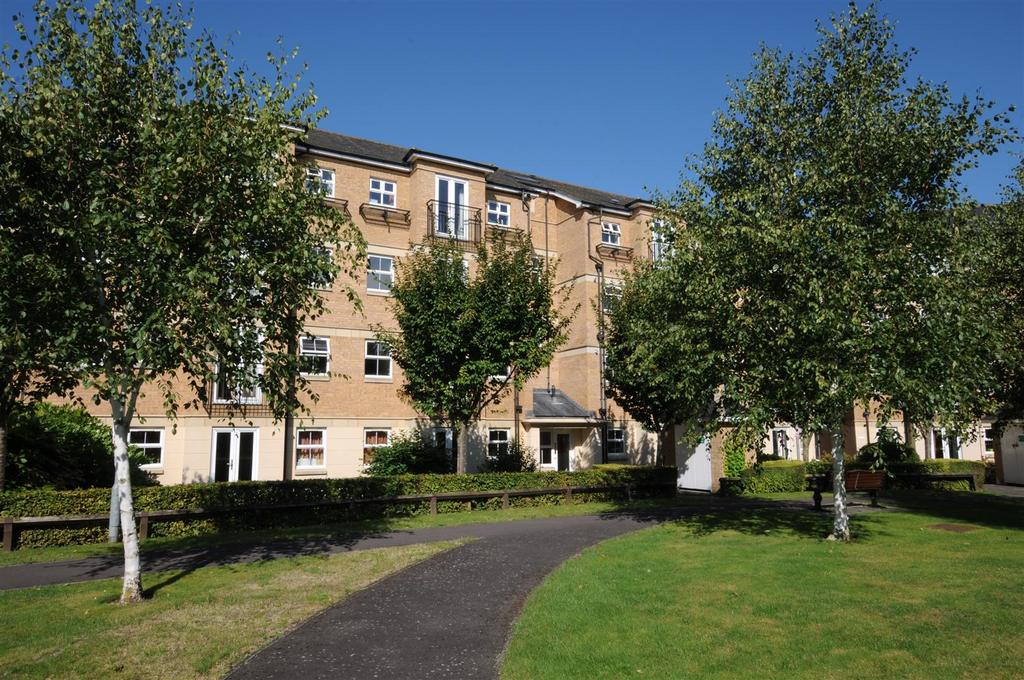 Venneit Close 3 bed flat to rent - £2,400 pcm (£554 pw)