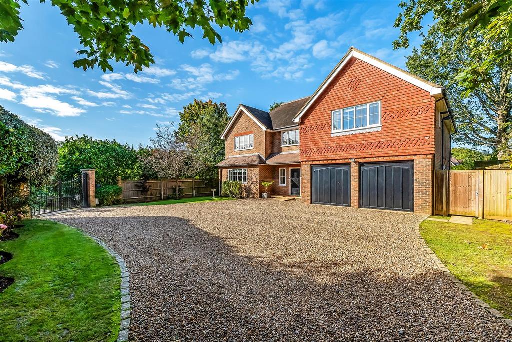 LOWER ROAD, FETCHAM, KT22 5 bed detached house - £1,475,000