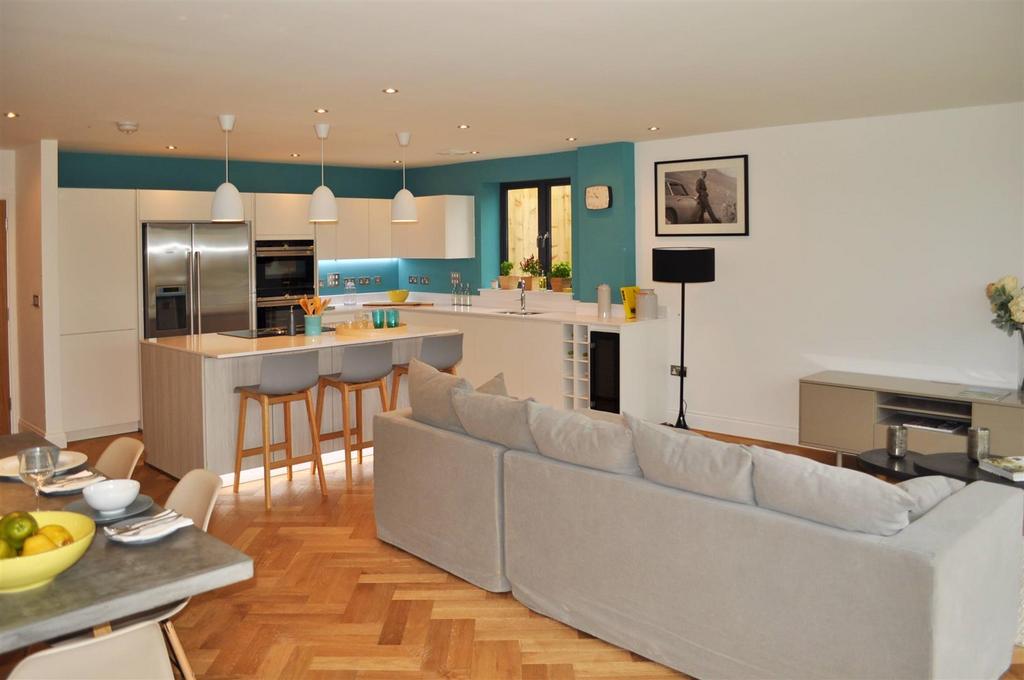 Regal Court, Exeter 5 bed detached house - £899,950