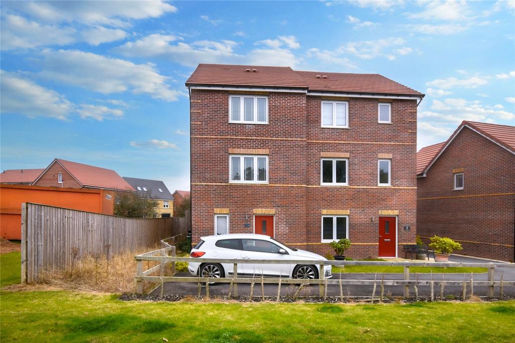 Lotus Crescent, Castleford, West... 3 bed semi-detached house for sale ...