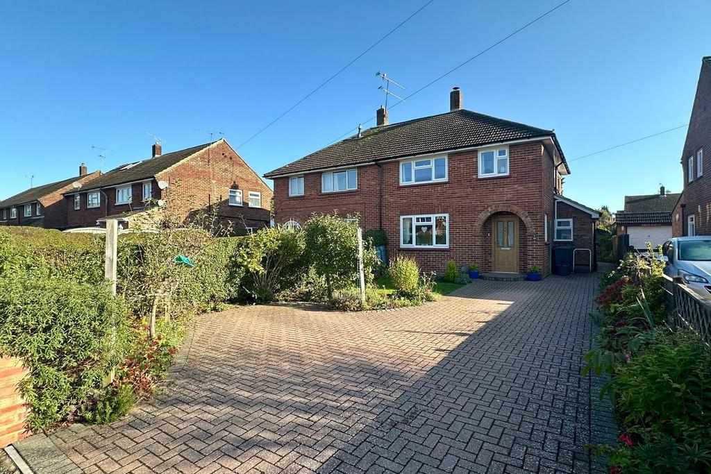 Wishmoor Road, CAMBERLEY GU15 3 bed semi-detached house for sale - £450,000