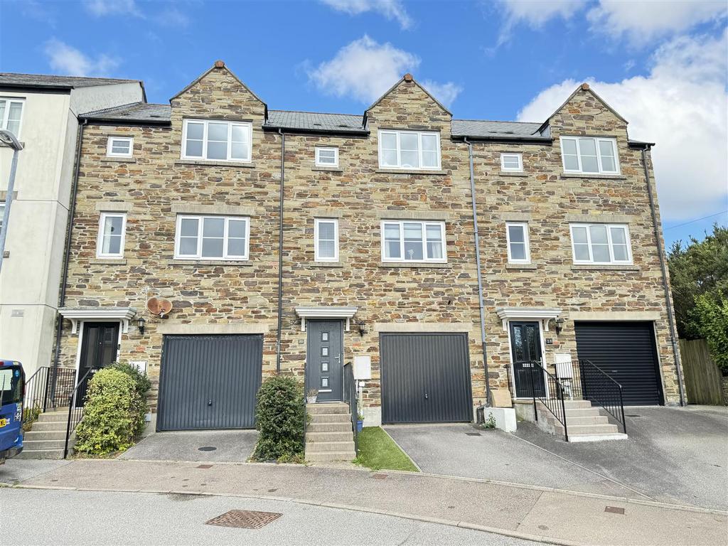 Gwithian Road, St. Austell 4 bed terraced house - £250,000