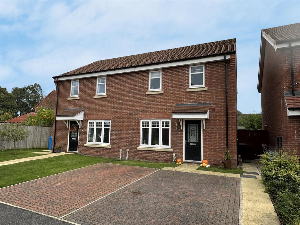 Langhorn Drive, Howden, Goole 3 bed semi-detached house - £235,000