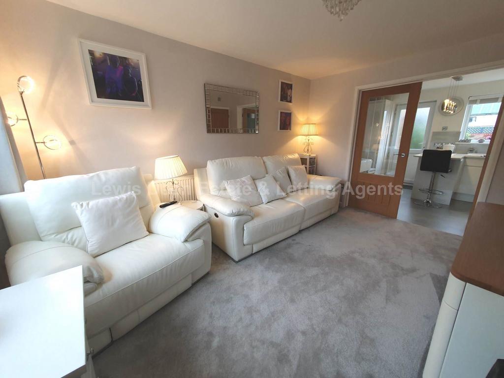 Upton, Poole, Dorset. 2 bed house - £1,350 pcm (£312 pw)
