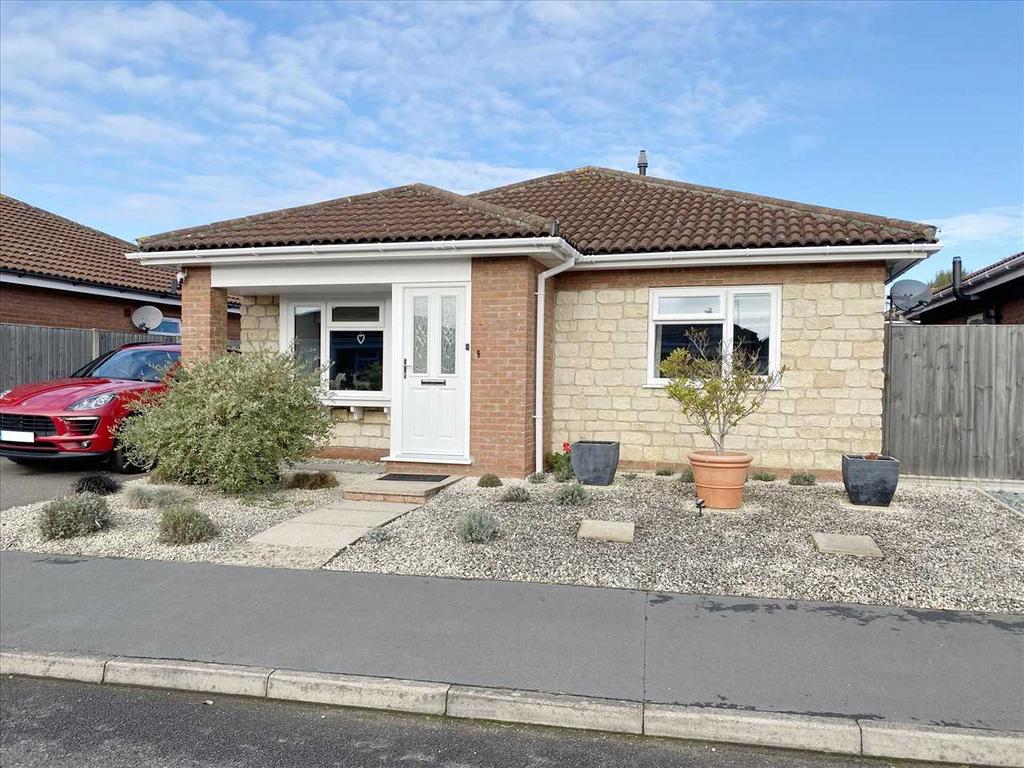 Sleaford NG34 2 bed detached bungalow - £230,000