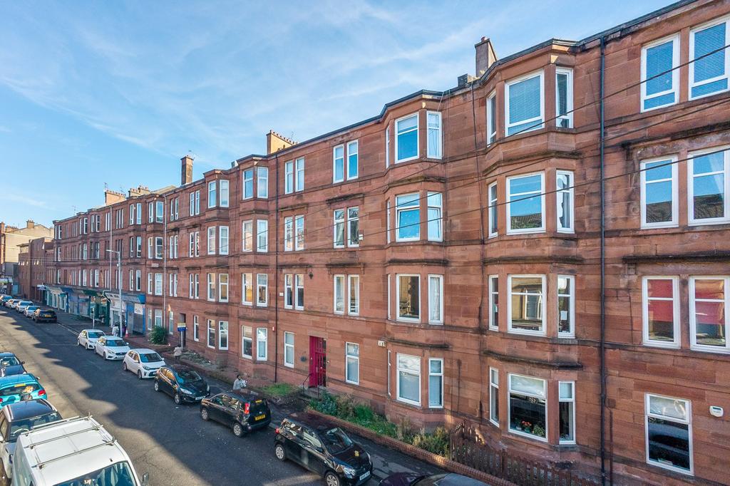 Sinclair Drive, Battlefield, Glasgow 2 bed apartment - £190,000