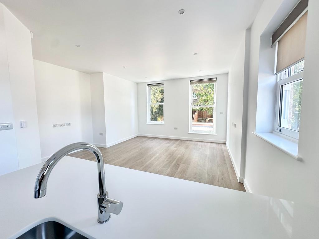 Highgate, London N6 2 bed apartment - £2,650 pcm (£612 pw)
