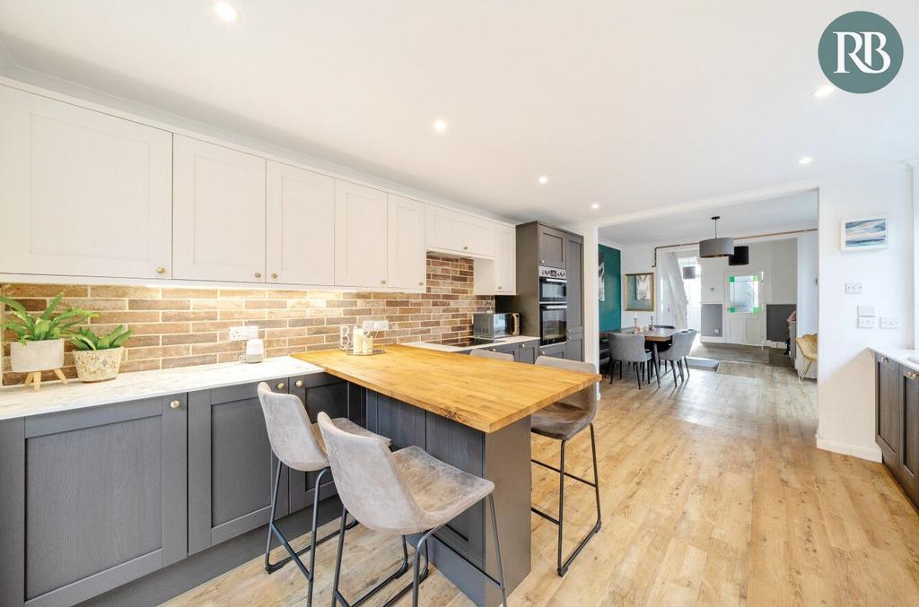 Cross Road, Southwick BN42 4 bed terraced house - £650,000
