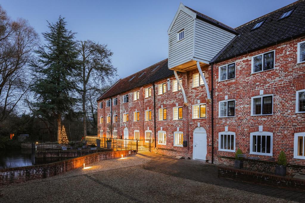 Mill Row, Aylsham, NR11 3 bed character property for sale - £650,000