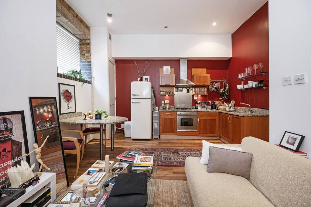 Gowers Walk, Aldgate, London, E1 1 bed flat - £1,842 pcm (£425 pw)