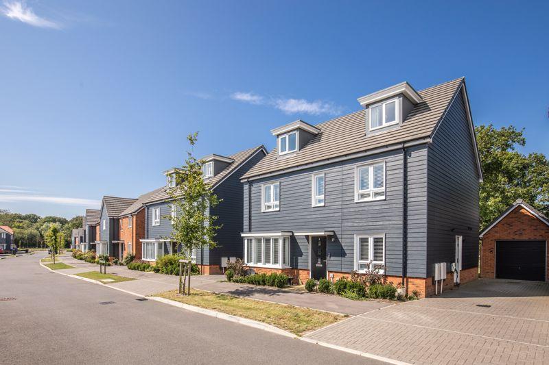 Nuthatch Lane, Sayers Common 5 bed detached house - £600,000