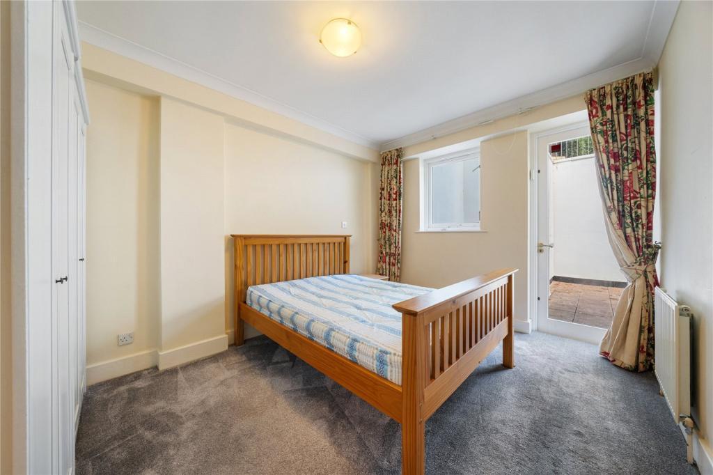 Lindfield Gardens Hampstead NW3 3 bed flat for sale - £999,500