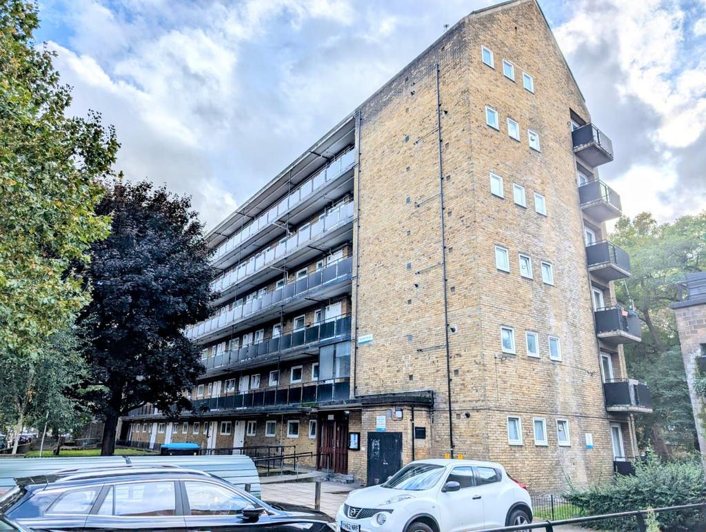 Flat, Pallant House, Tabard Street... 2 bed flat - £410,000