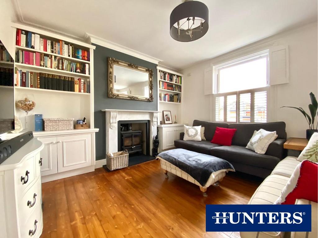 Ellerton Road, Surbiton 2 bed flat - £2,100 pcm (£485 pw)