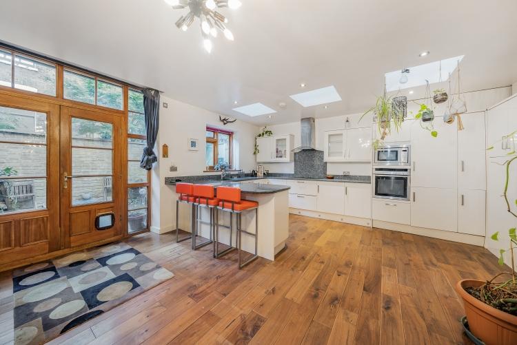 Chadwick Road London SE15 2 bed house - £2,875 pcm (£663 pw)