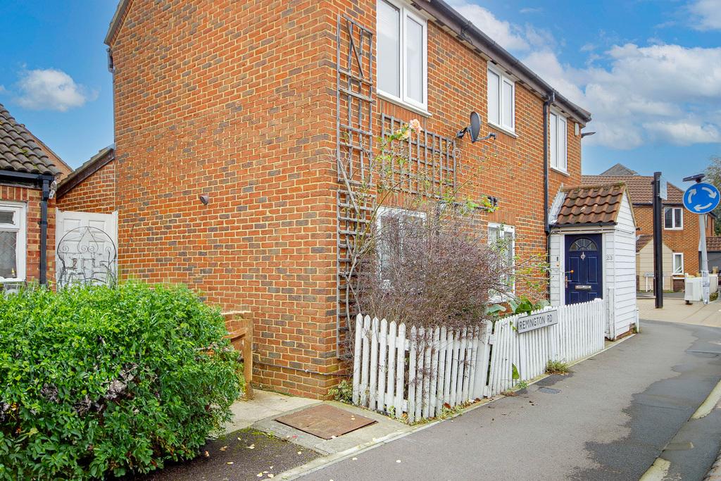 Remington Road, Beckton E6 2 bed end of terrace house - £450,000