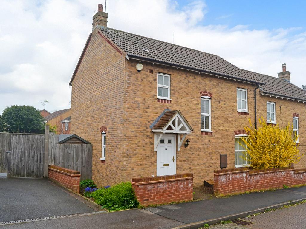 Baines Close, Silverstone, NN12 3 bed semi-detached house - £335,000