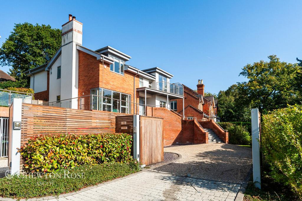Wells Lane, ASCOT 4 bed detached house - £1,695,000