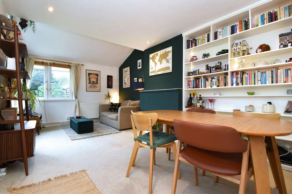 Sunderland Road, London, SE23 2QA 1 bed flat - £290,000
