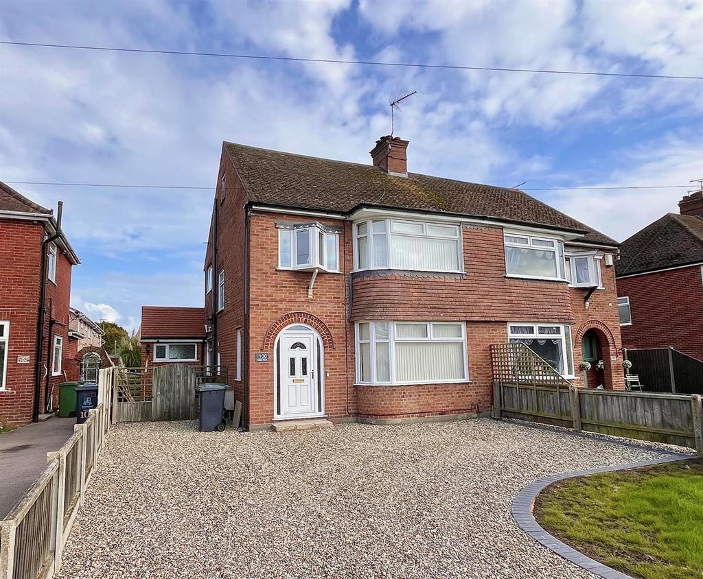 Caister Road, Great Yarmouth 3 bed semi-detached house - £270,000