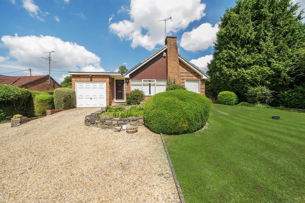Ellisfield, Basingstoke, RG25 3 bed detached bungalow - £550,000