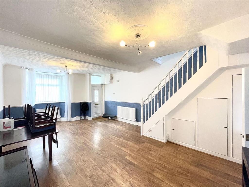 Clarence Road, London E17 3 bed terraced house - £2,300 pcm (£531 pw)