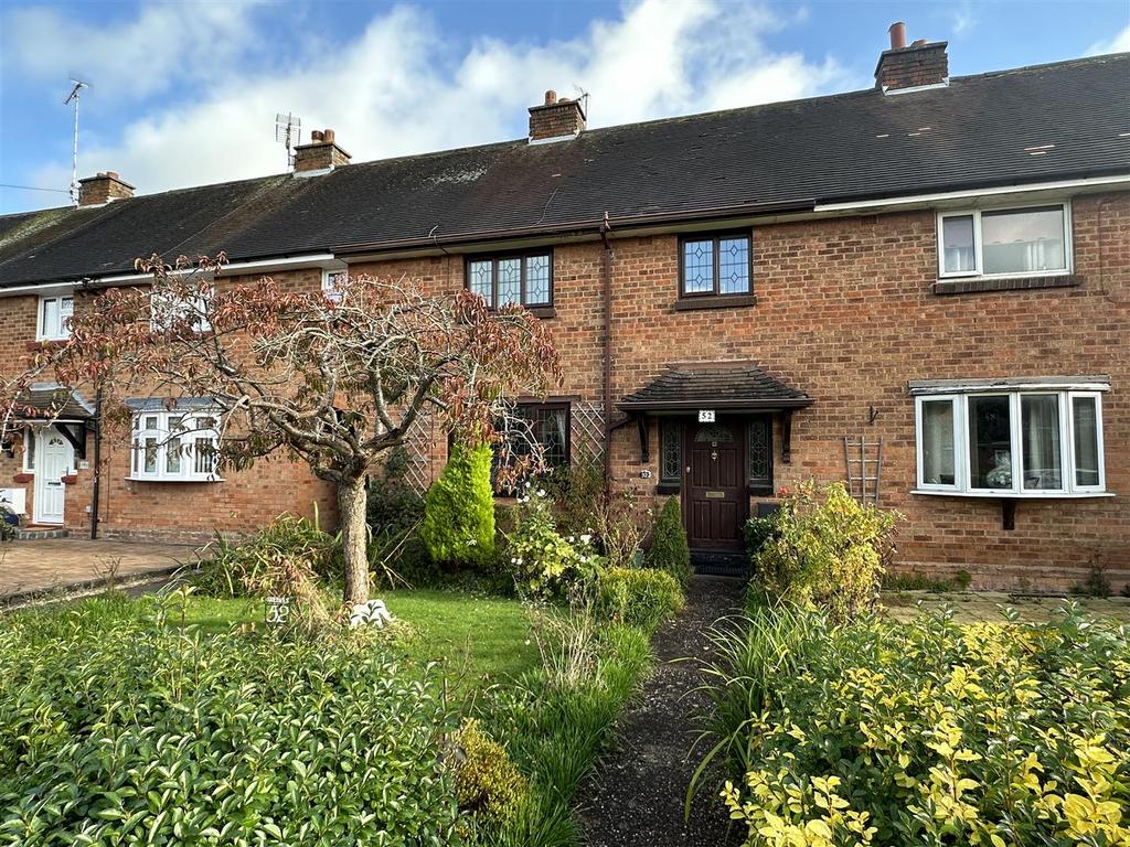 Alauna Avenue, Alcester 3 bed terraced house - £250,000