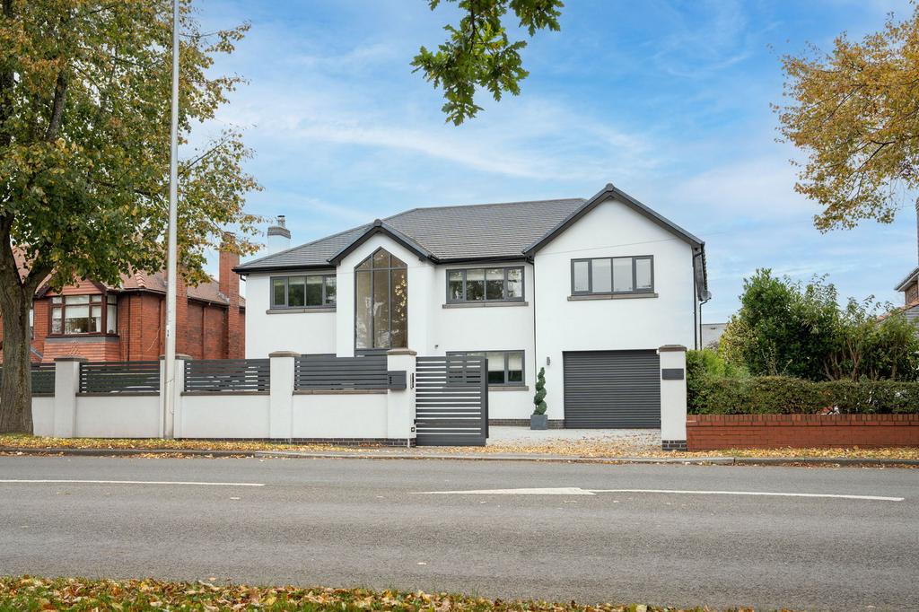 Lunts Heath Road, Farnworth, Widnes 5 bed detached house for sale - £ ...