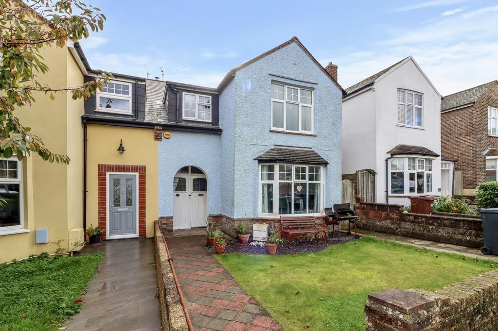 Upwick Road, Old Town, Eastbourne, BN20 3 bed semi-detached house - £ ...