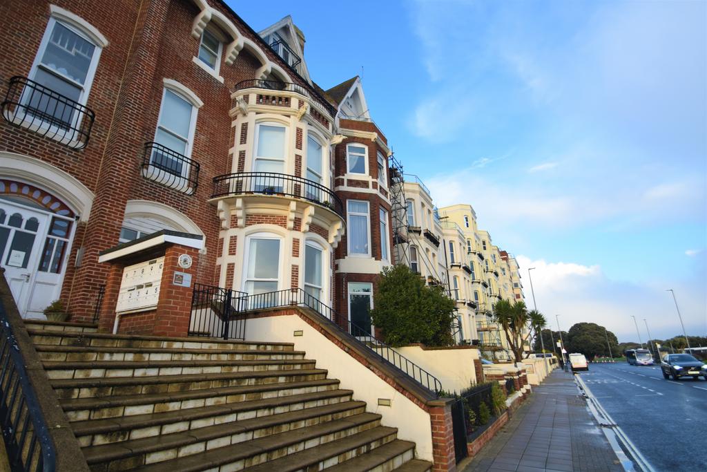 St. Helens Parade, Hampshire PO4 2 bed flat to rent - £1,300 pcm (£300 pw)